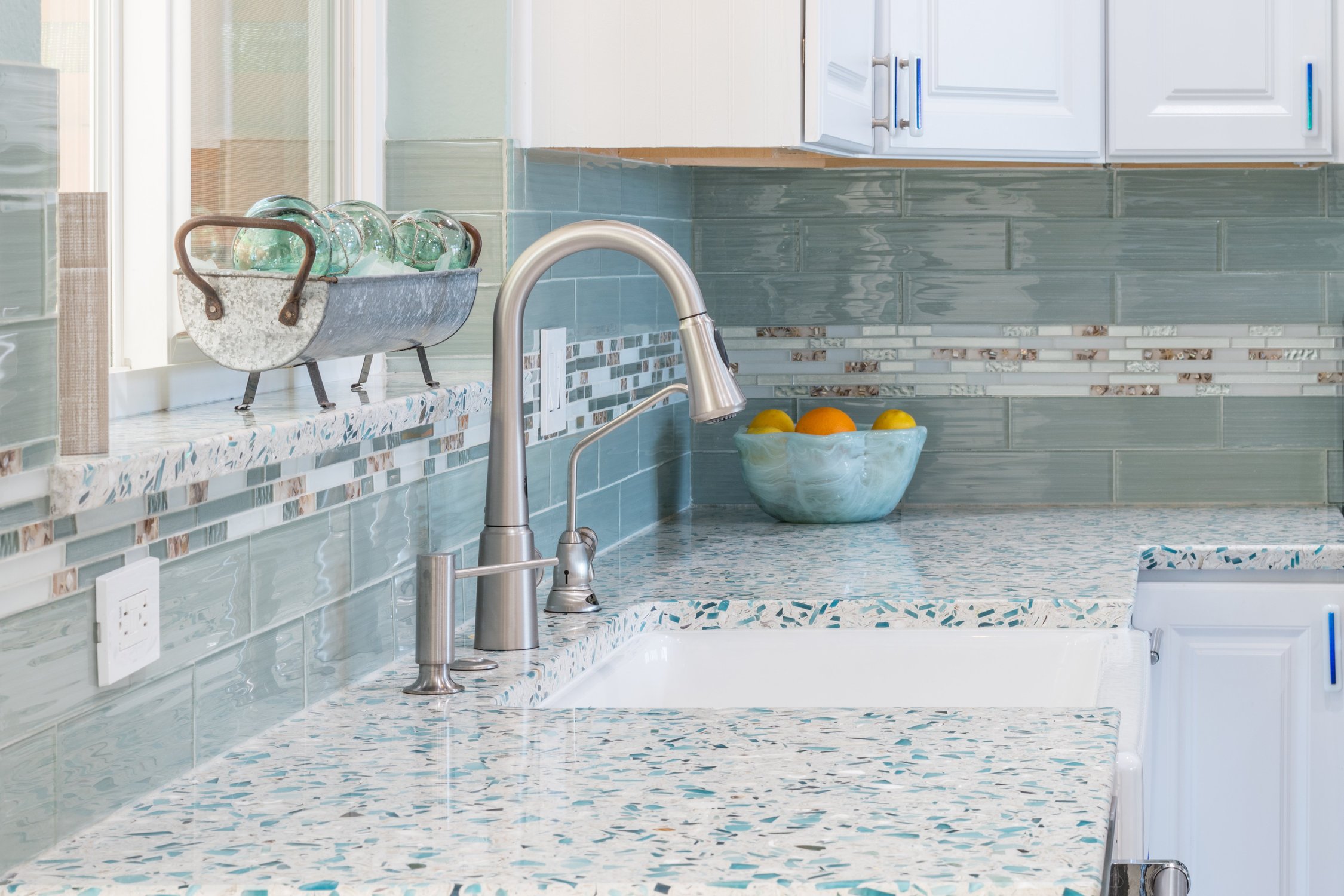 Cali Couple Brings The Beach Inside For A Coastal Kitchen With ...